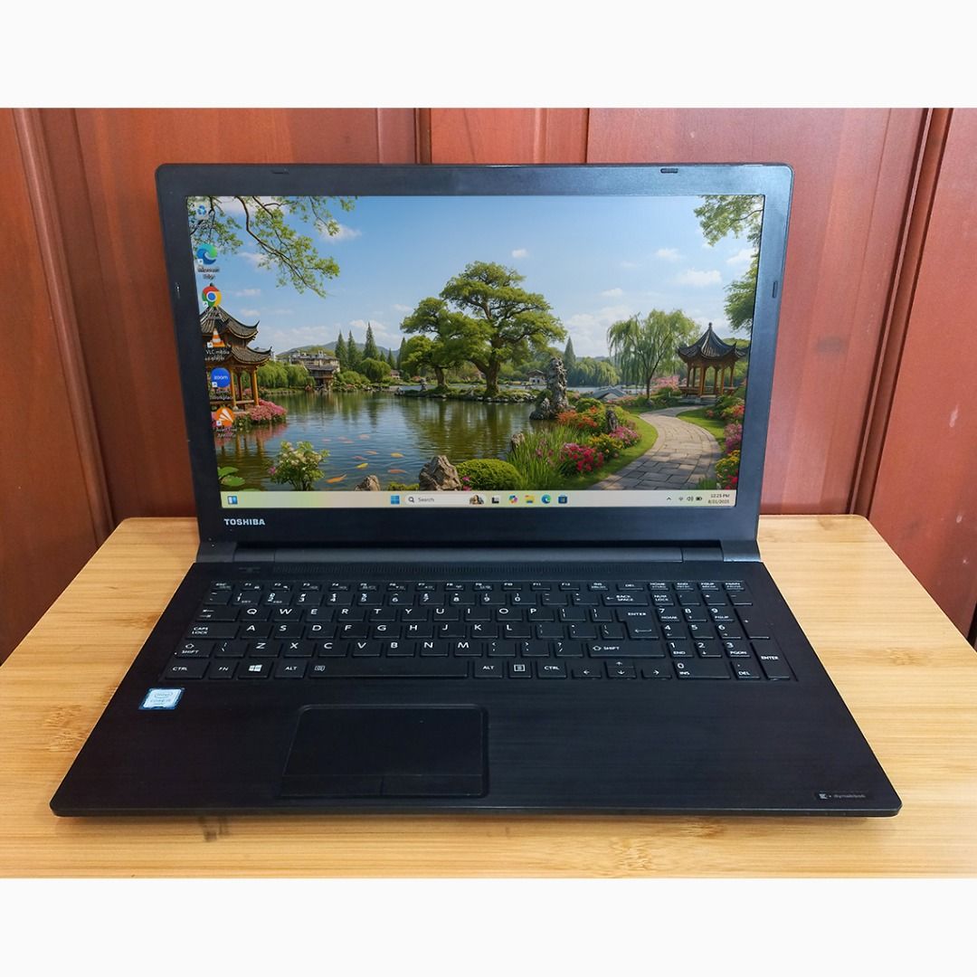 Core i5 6th Gen Laptop 8GB memory 256GB SSD 15.6 inch screen TOSHIBA ...