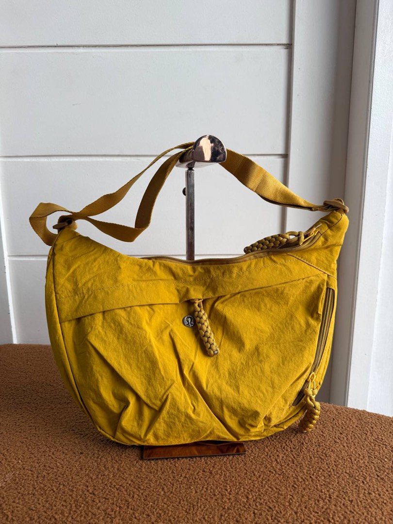 Lululemon Slouchy 6L Crossbody Bag, Women's Fashion, Bags & Wallets ...