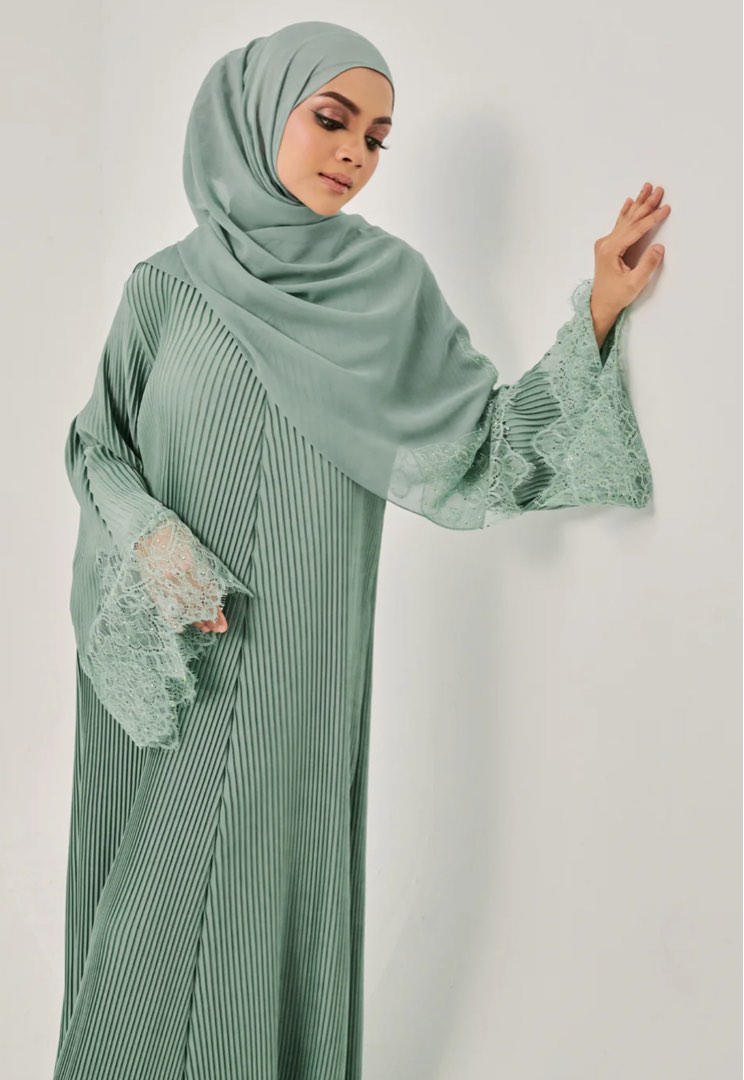 (RENT) Rahsae Abaya Needha in Sage Green, Women's Fashion, Muslimah Fashion, Kaftans & Jubahs on ...