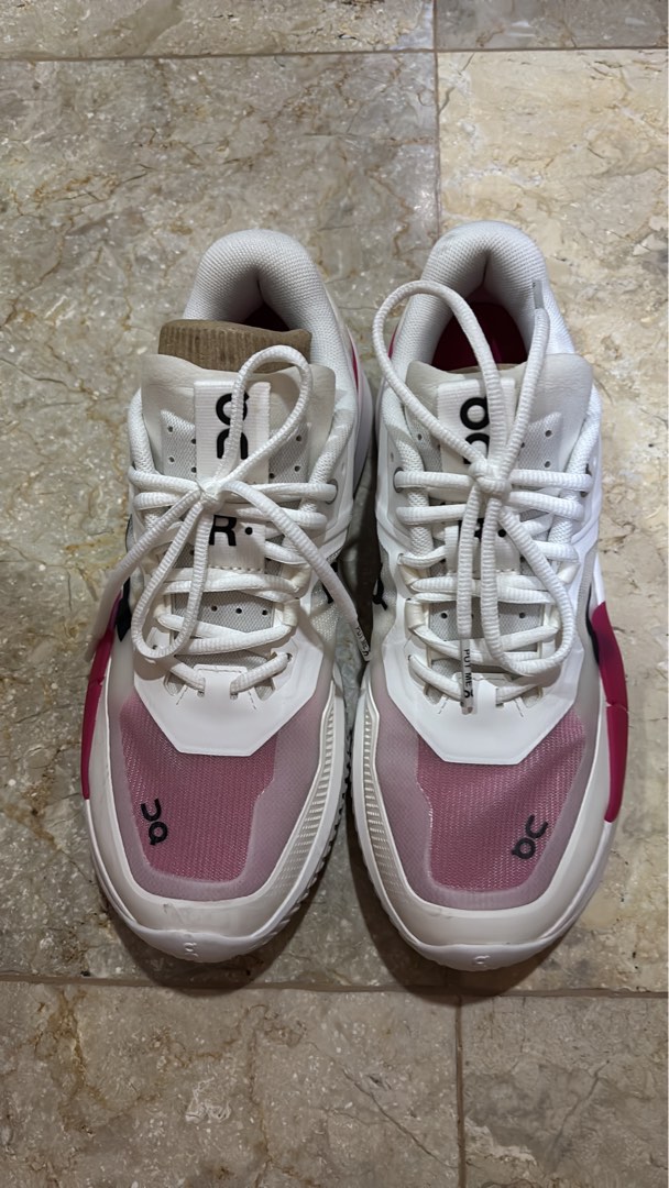 On cloud Roger Pro 2, Fesyen Wanita, Sepatu di Carousell