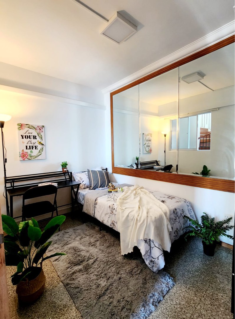 RARE TOP FLOOR Common Bedroom near Bedok Reservoir MRT (blue line) *No ...
