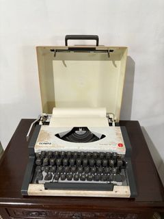 70s Vintage Olympia Deluxe Portable Typewriter w/ Black Case Pica ...