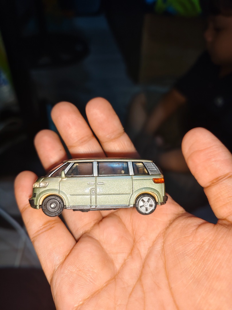 2001 Volkswagen VW microbus diecast 1:64 hongwell cararama, Hobbies ...