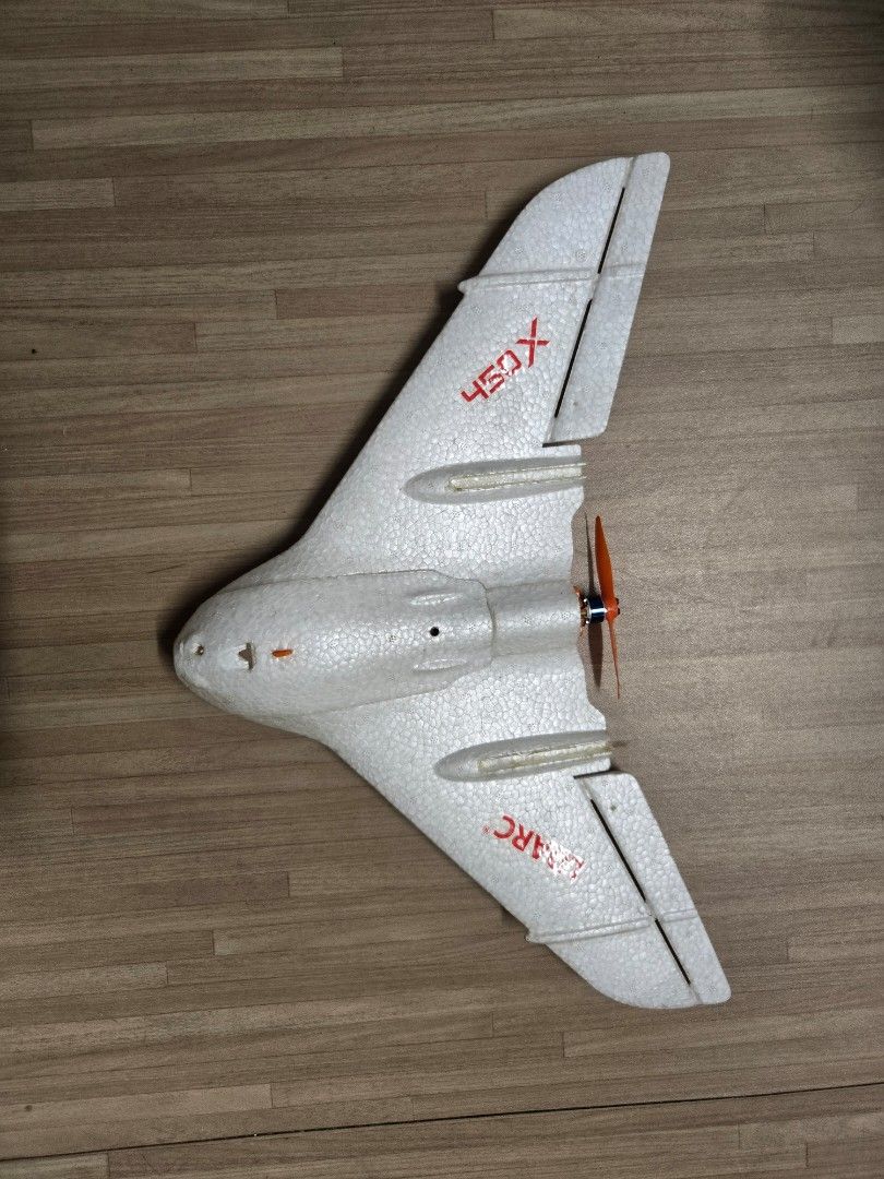 450x rc flying wing rc plane, Hobbies & Toys, Toys & Games on Carousell