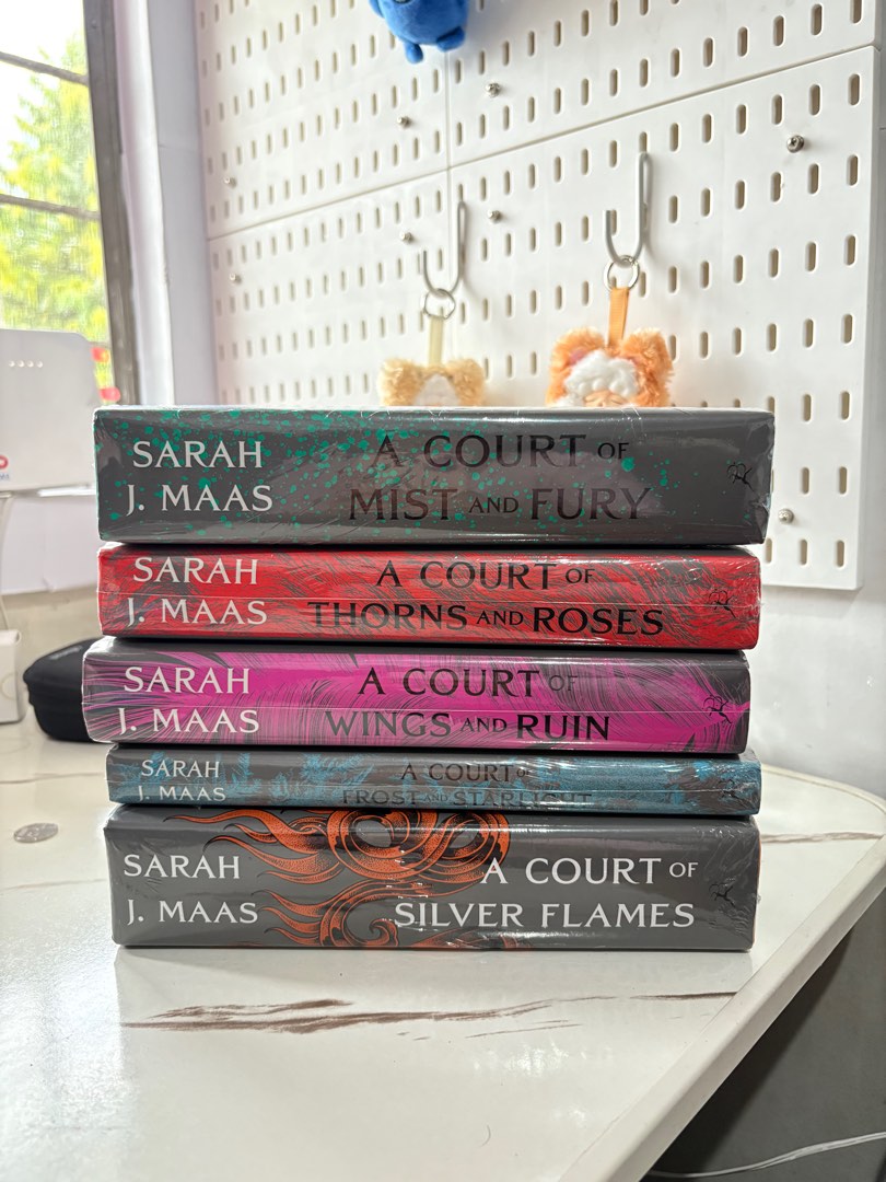 A court of thorns and roses (ACOTAR) Complete set hardcover, Hobbies ...