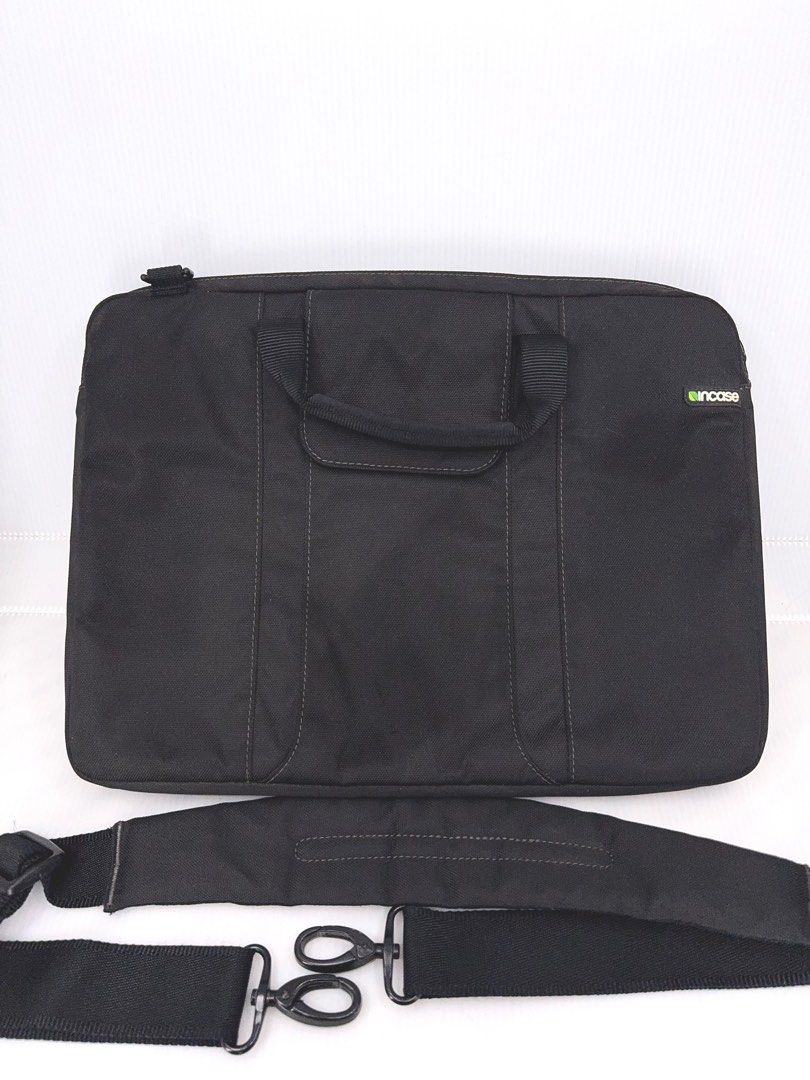 Incase 黑色筆電包 (適用 15 吋 MacBook Pro), 電腦及科技產品, 電腦周邊產品, 筆記型電腦包包在旋轉拍賣