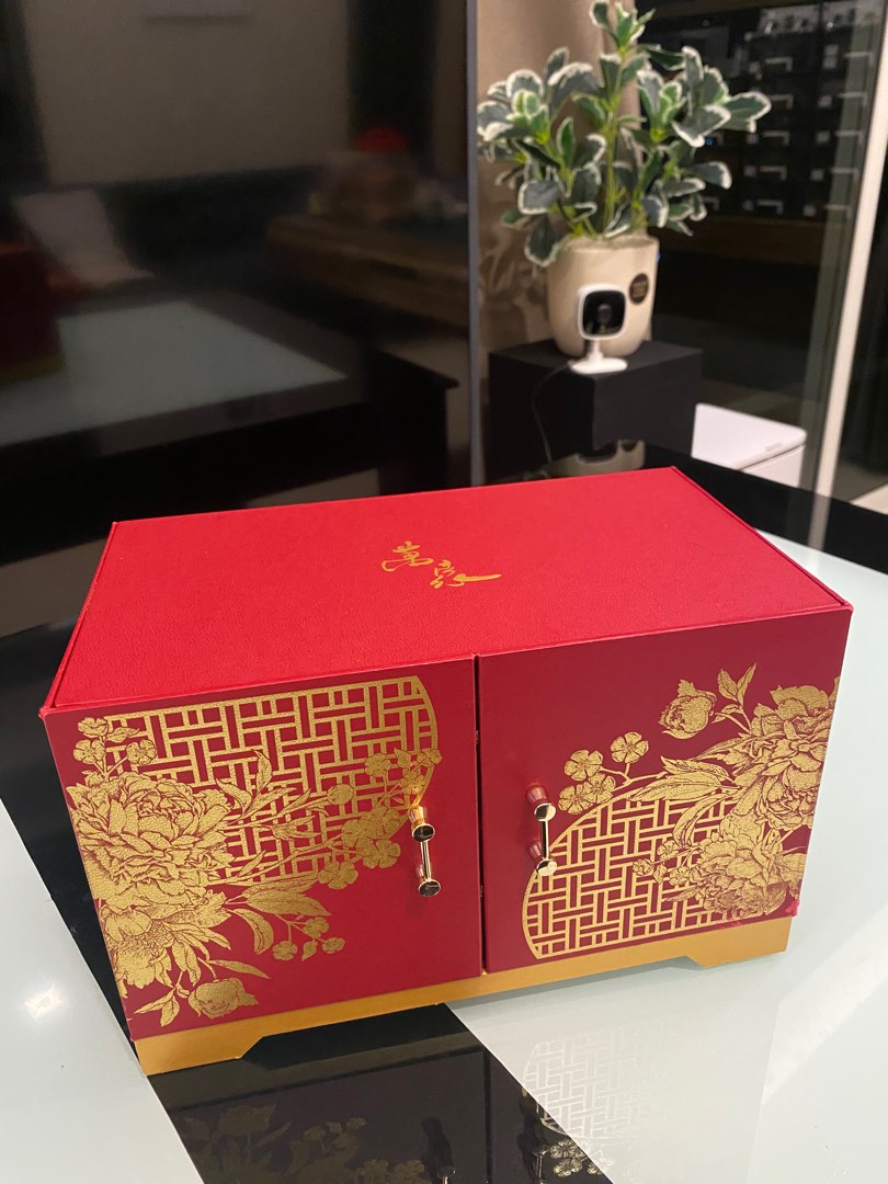 Marriott Singapore Tang Plaza Red Gift Box, Furniture & Home Living ...