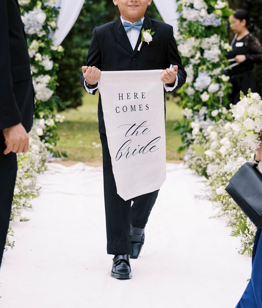 Minimalist “Here Comes The Bride” Banner, Hobbies & Toys, Stationary ...