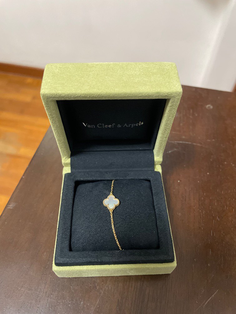 VCA Sweet Alhambra MOP, Luxury, Accessories on Carousell