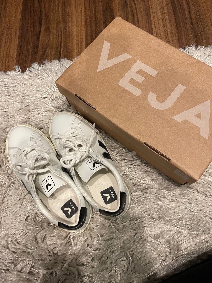 Veja Esplar Logo Leather Sneaker, Fesyen Wanita, Sepatu di Carousell