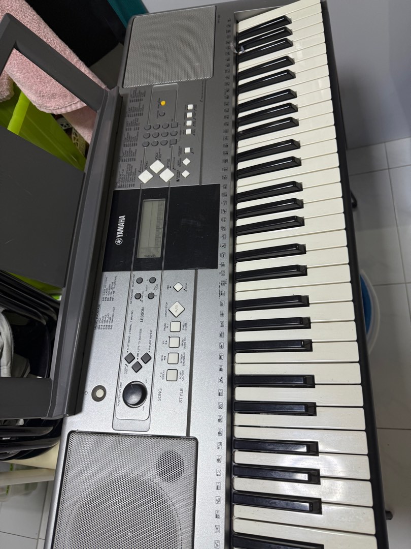 Yamaha PSR-E333 Portable Keyboard, Hobbies & Toys, Musical Instruments ...