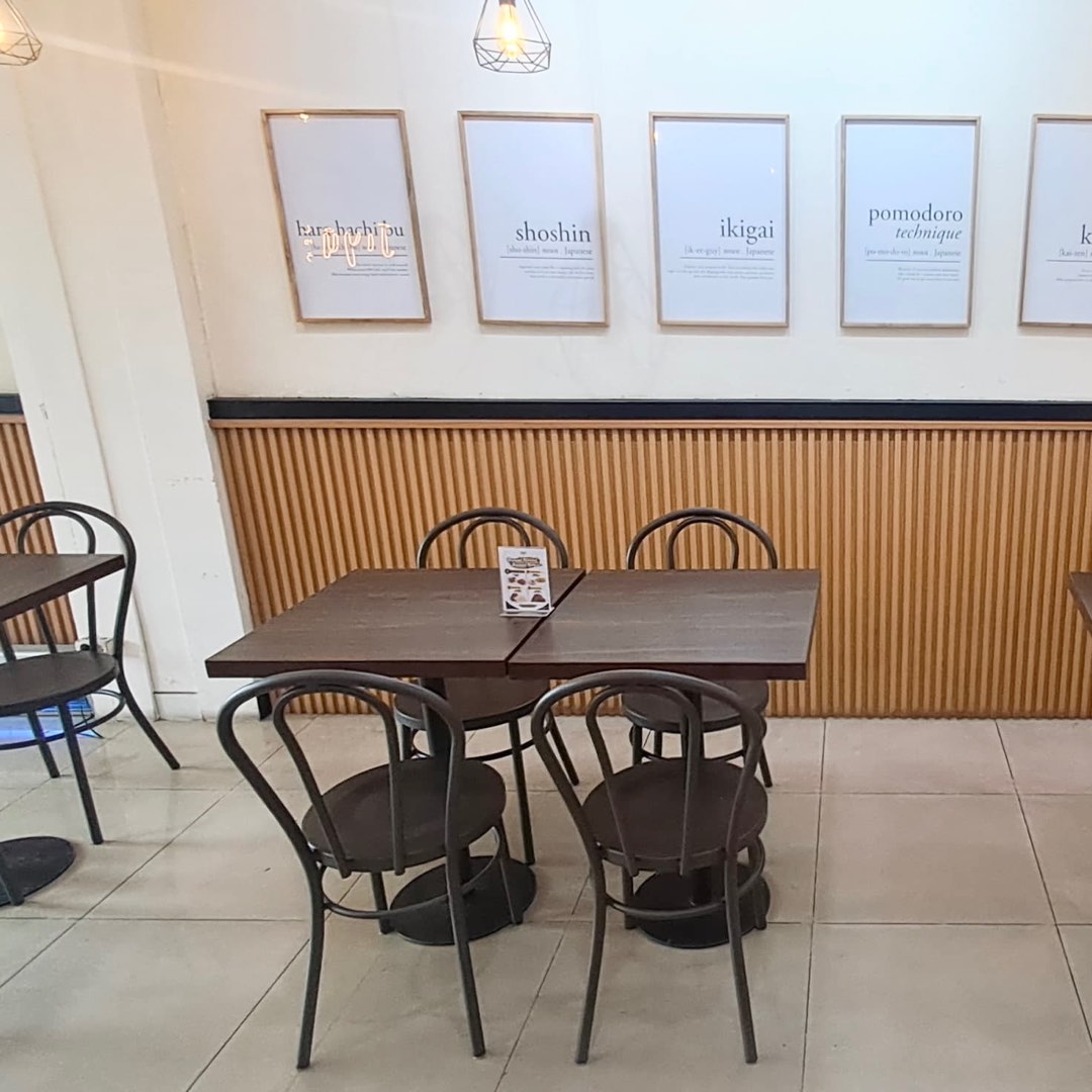 Coffee Table Meja Kursi Cafe Bekas Informa, Perabotan Rumah di Carousell