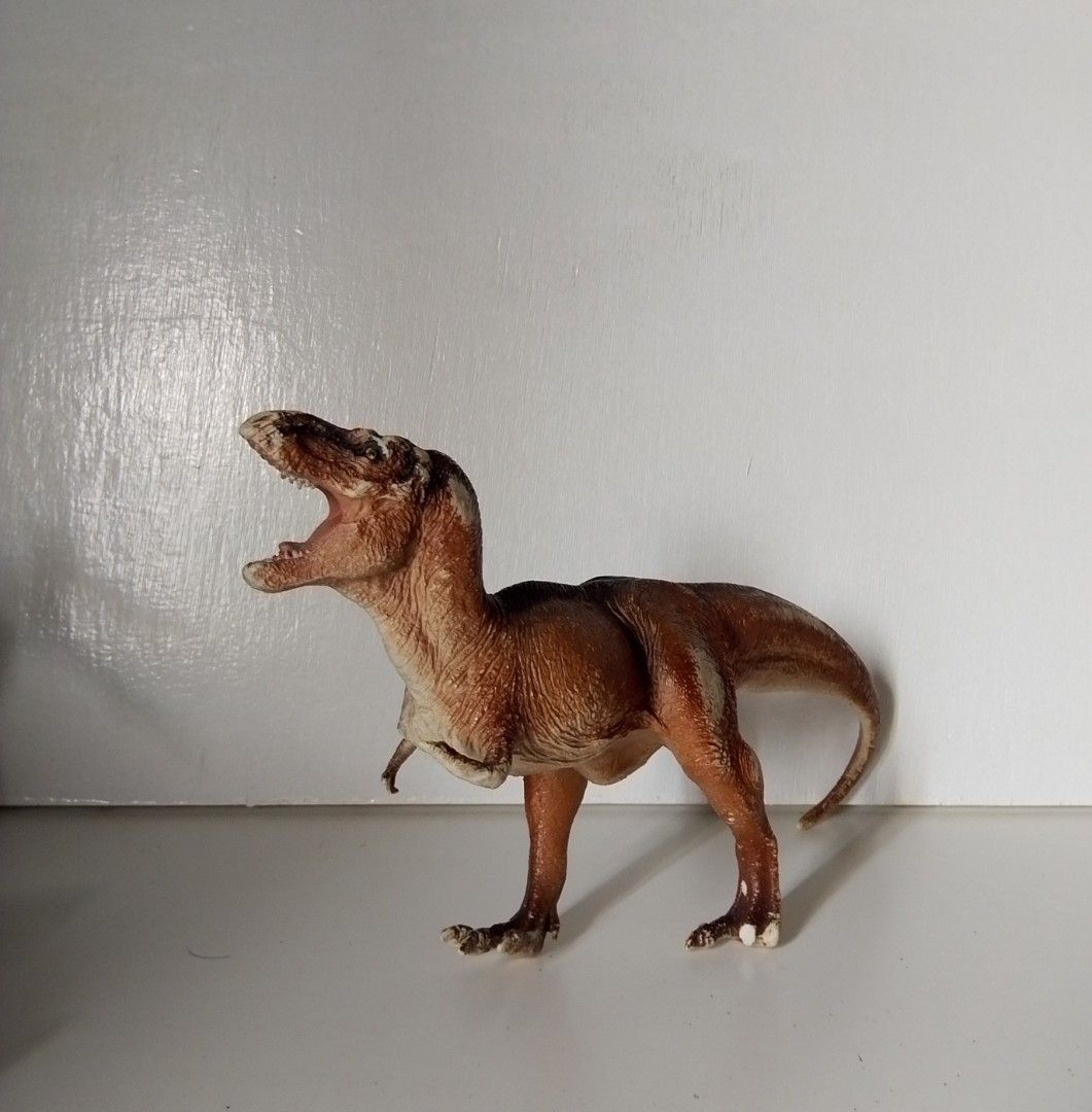 1998 SAFARI LTD. THE CARNEGIE T-REX DINOSAUR FIGURE, Hobbies & Toys, Toys & Games on Carousell