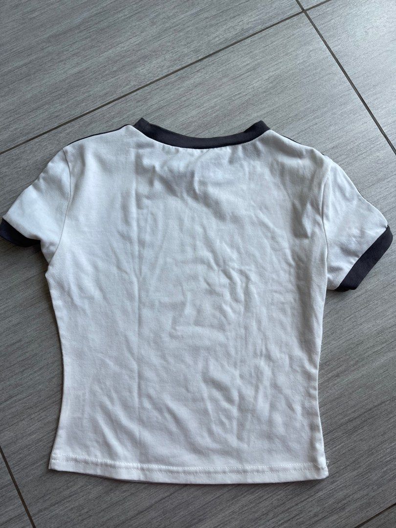White fitted baby tee 01 year, 女裝, 上衣, T-shirt - Carousell
