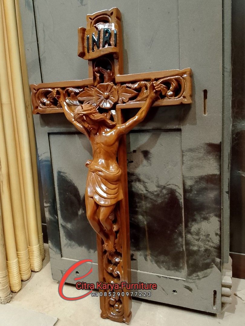 Patung salib Yesus Corpus meja altar, Perabotan Rumah di Carousell