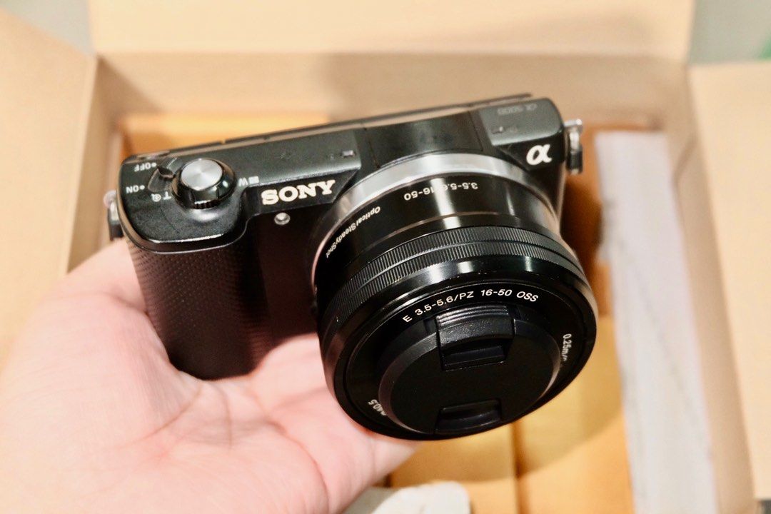 Sony Mirrorless A5000 Camera, Photography, Cameras on Carousell