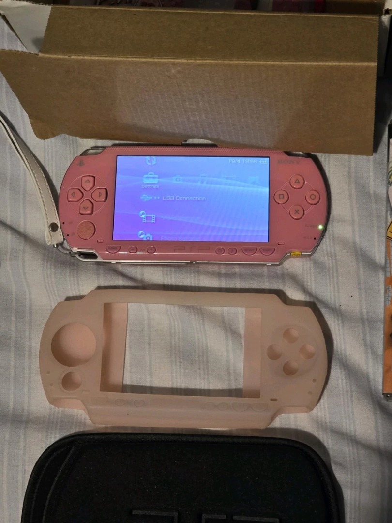 Sony PSP Pink, Video Gaming, Video Game Consoles, PlayStation on Carousell