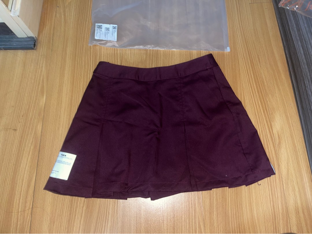 Taka Pleated Skort Flextile Maroon, Fesyen Wanita, Pakaian Wanita, Gaun ...