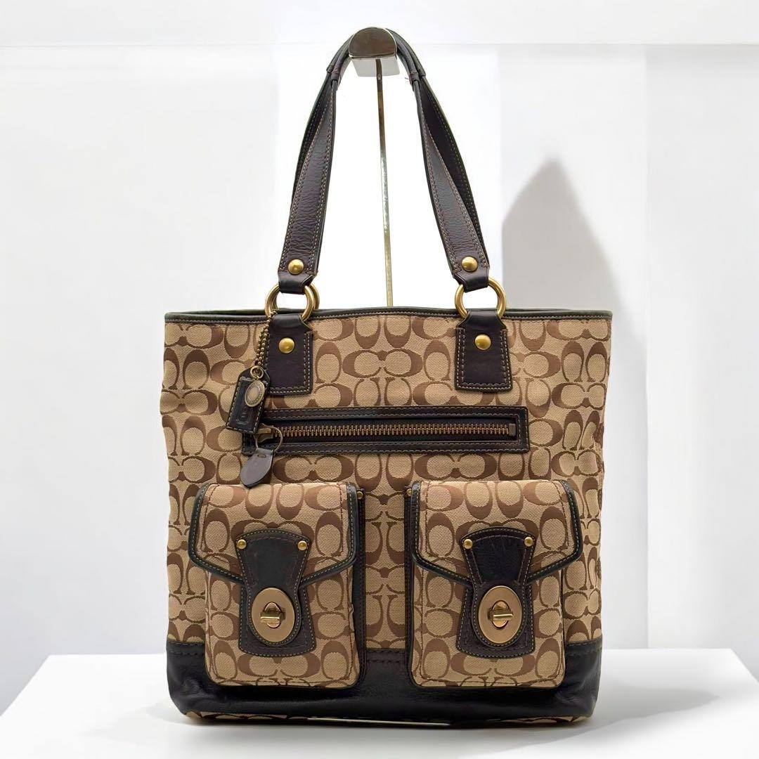 COACH Legacy Gigi Tote Bag Turn lock NNNk13, Luxury, Bags & Wallets on ...