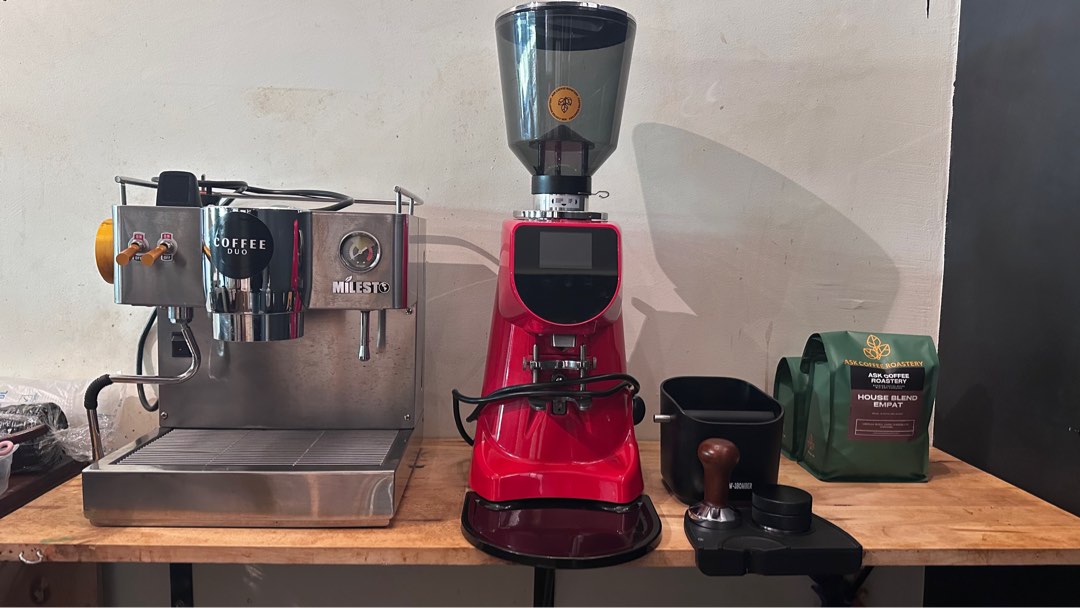 Coffee machine , grinder and cafe equipment, Looking For on Carousell