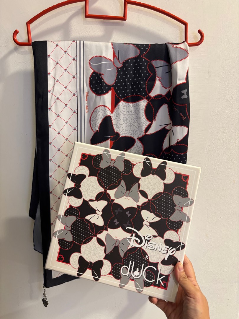 Disney x dUCk Minnie Mouse Shawl - black, Women's Fashion, Muslimah ...