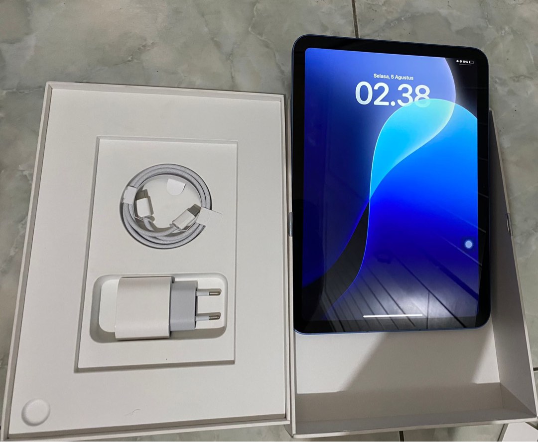 (Like new) 2025 iPad (A16) (11-inch, Wi-Fi + Cellular), Telepon Seluler ...