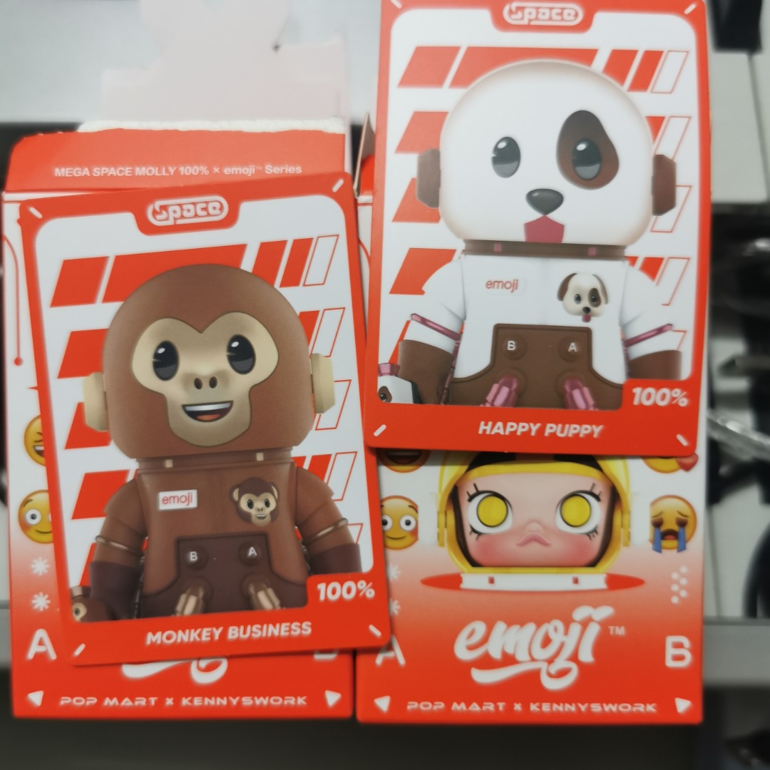 Popmart Mega space Molly emoji series blindbox, Hobbies & Toys ...