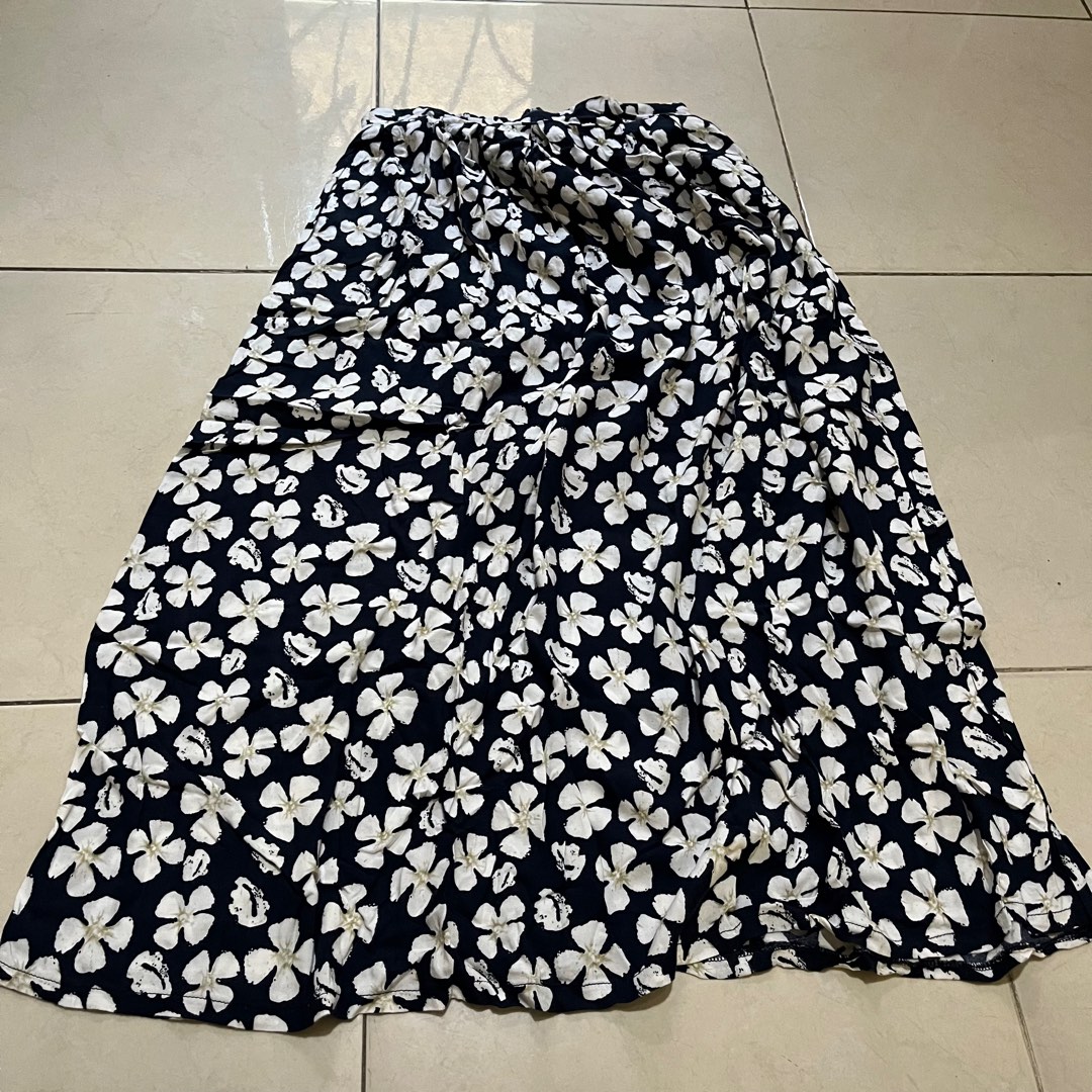 Rok bunga vintage, Fesyen Wanita, Pakaian Wanita, Gaun & Rok di Carousell