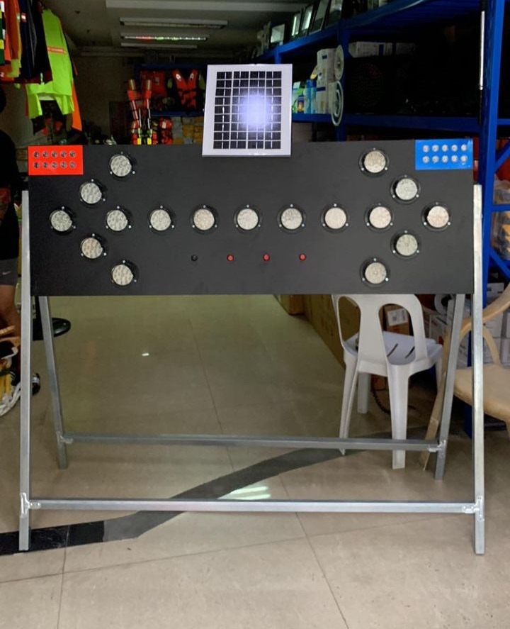Solar Arrow Signage Board Black LED Warning Light (Big Size Arrow Light ...