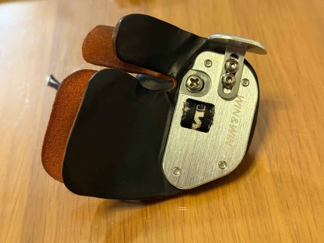 Win & Win / Wiawis 360 cordovan archery finger tab, Sports Equipment ...