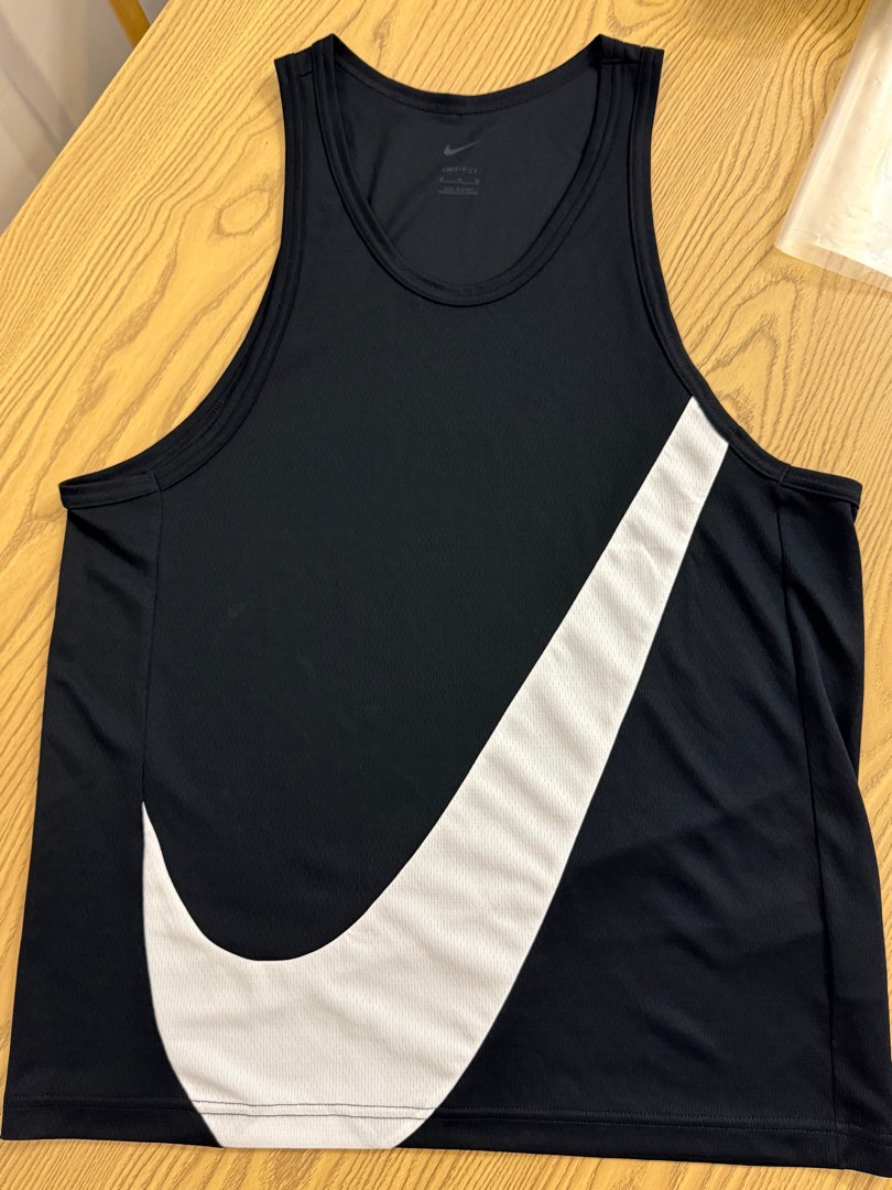Nike dry-fit tank top big swoosh, 男裝, 運動服裝 - Carousell