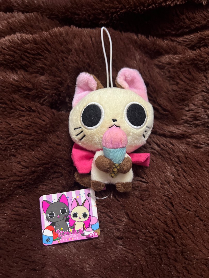 Official The Gothic World of Nyanpire Cat Chachamaru Keychain, Hobbies ...
