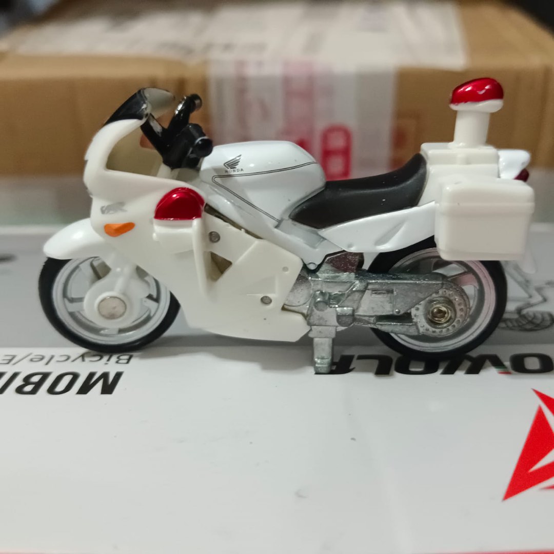 Tomica Honda Police Motorcycle Diecast, Hobbies & Toys, Toys & Games on ...