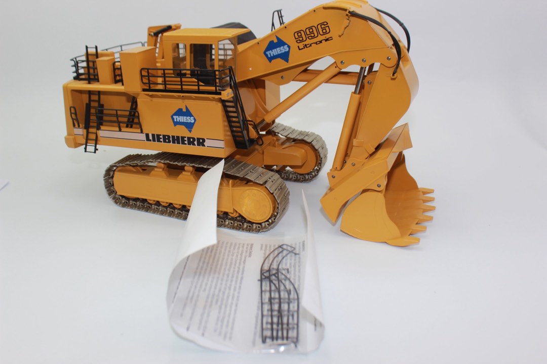 Liebherr R996 Theiss mining shovel 1/50, Hobbies & Toys, Toys & Games ...