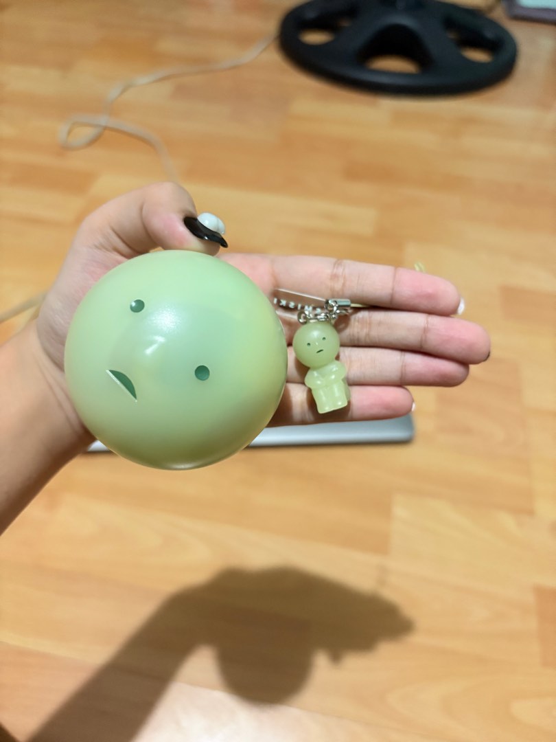 SMISKI PHONE STRAP HUGGING KNEES, Hobbies & Toys, Toys & Games on Carousell