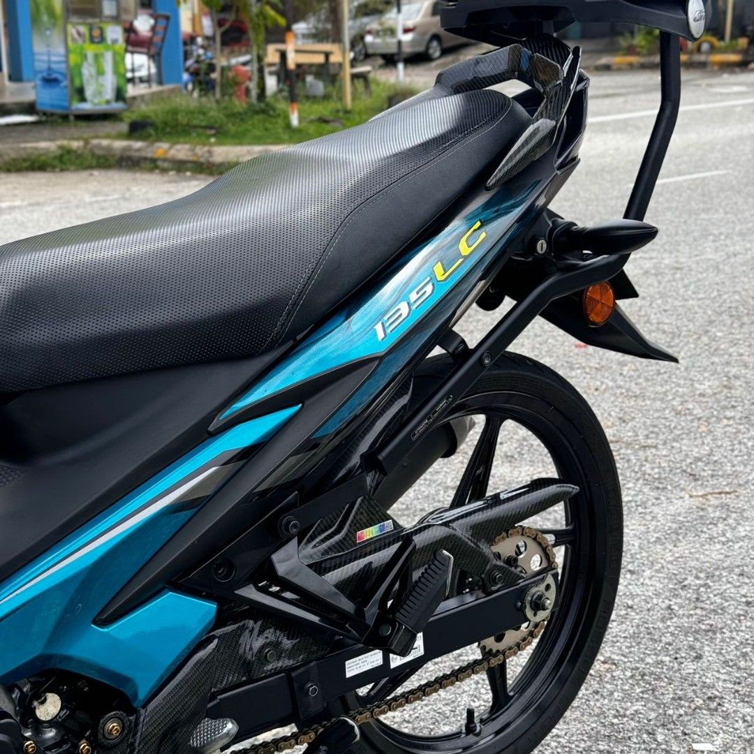 Yamaha LC135 V7 2022 low mileage 20k+, Motorbikes on Carousell