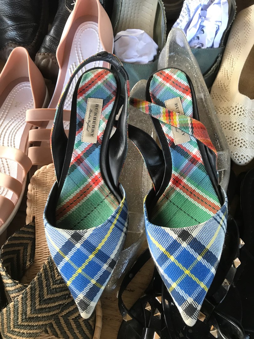 burberry multycolour canvas, Fesyen Wanita, Sepatu di Carousell