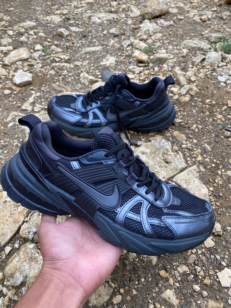 Nike V2k run, Men's Fashion, Footwear, Sneakers on Carousell