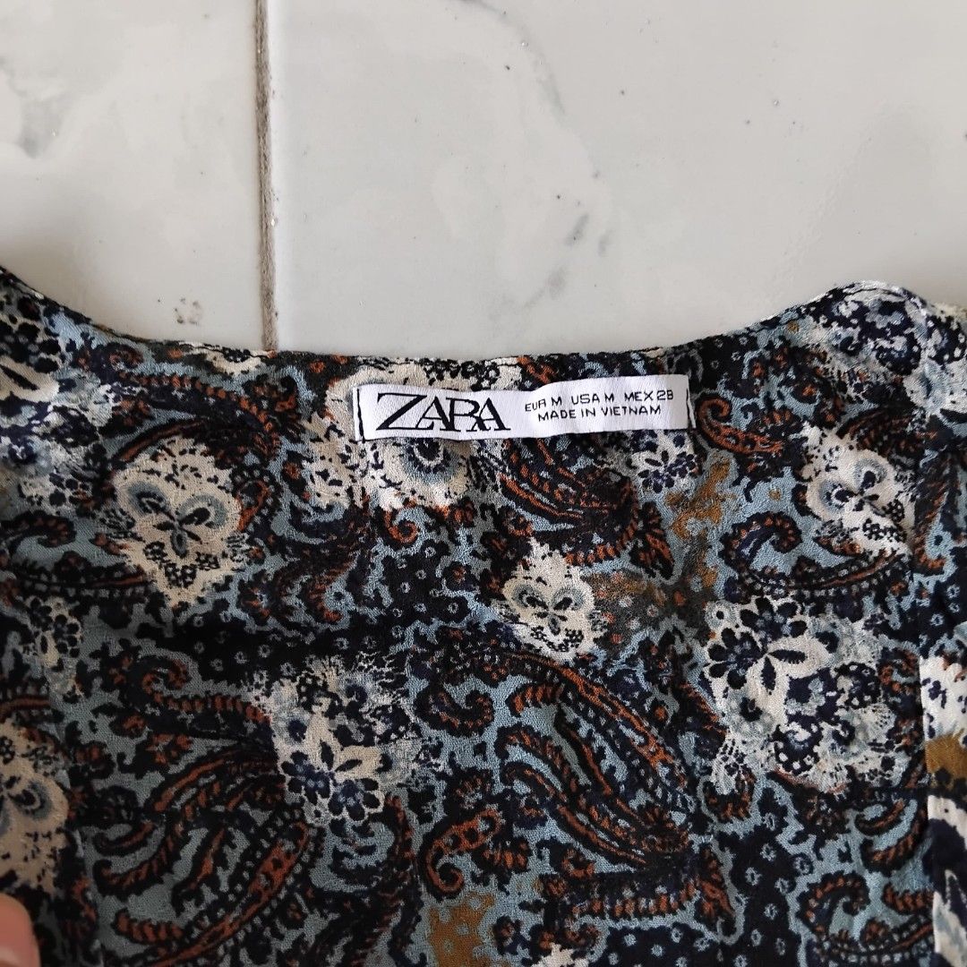 Outer Zara batik, Fesyen Wanita, Pakaian Wanita, Atasan di Carousell