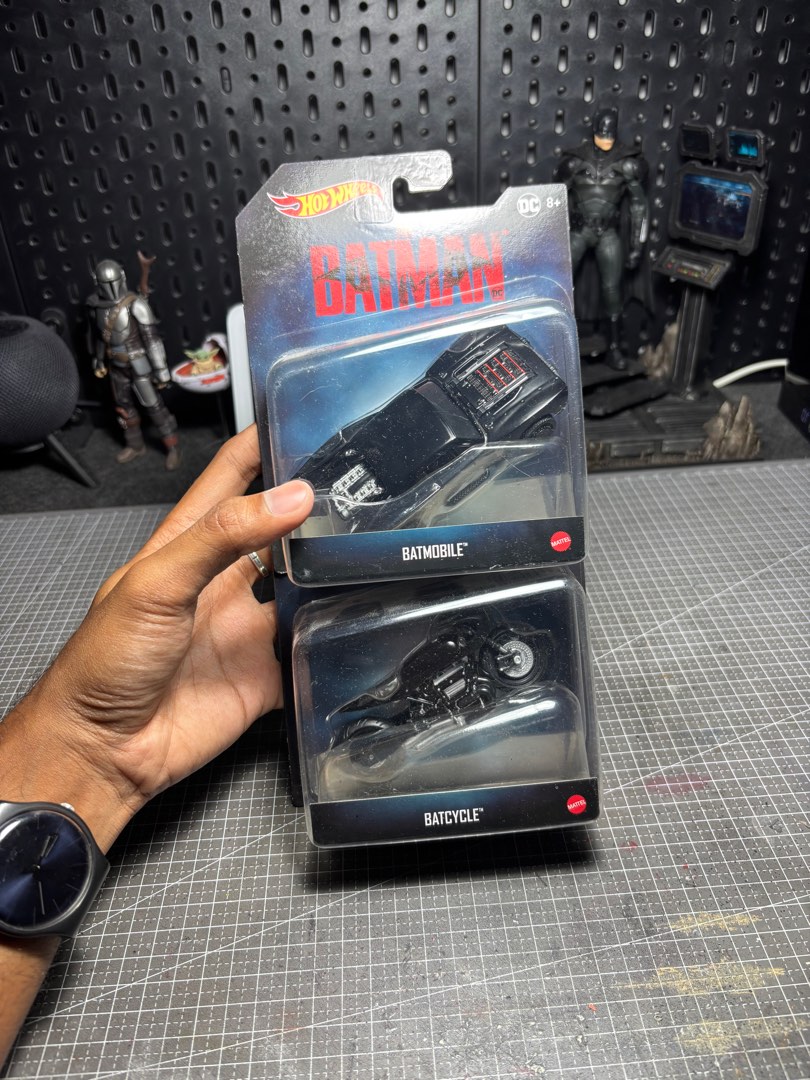 The Batman Batmobile and Batcycle Hotwheels set, Hobbies & Toys, Toys ...