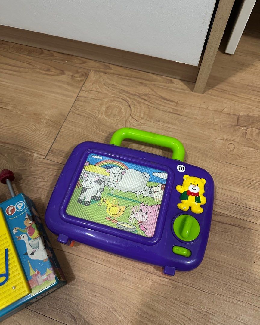Vintage Fisher Price TV Radio Farmer in the Dell Wind Up Toy Radio ...