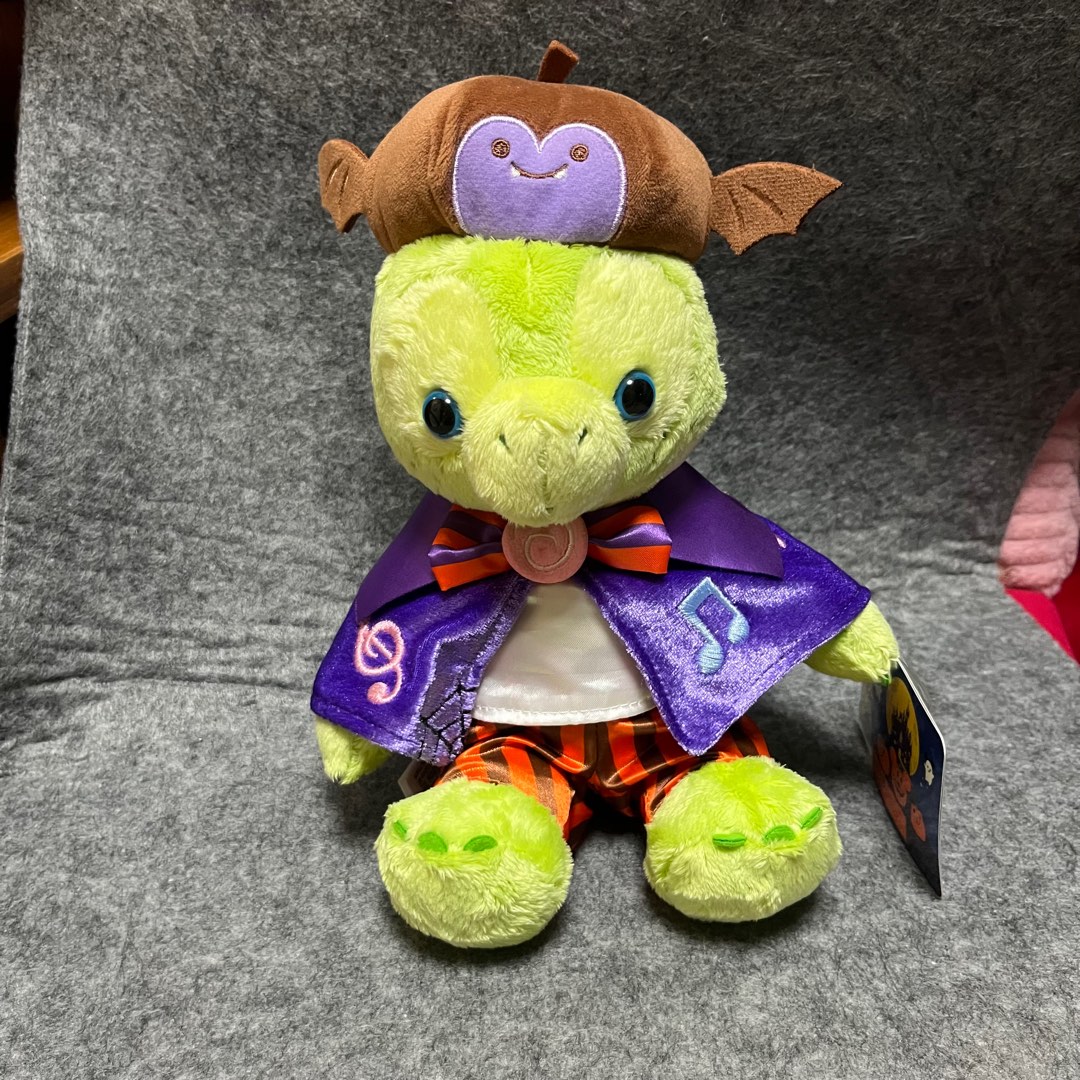 全新 未剪牌 公仔 擺設 全新 有牌 絕版 有愛 迪士尼 可愛 龜 海龜 香港迪士尼 Halloween 哈囉喂 萬聖節系列 Olu 達菲與 ...