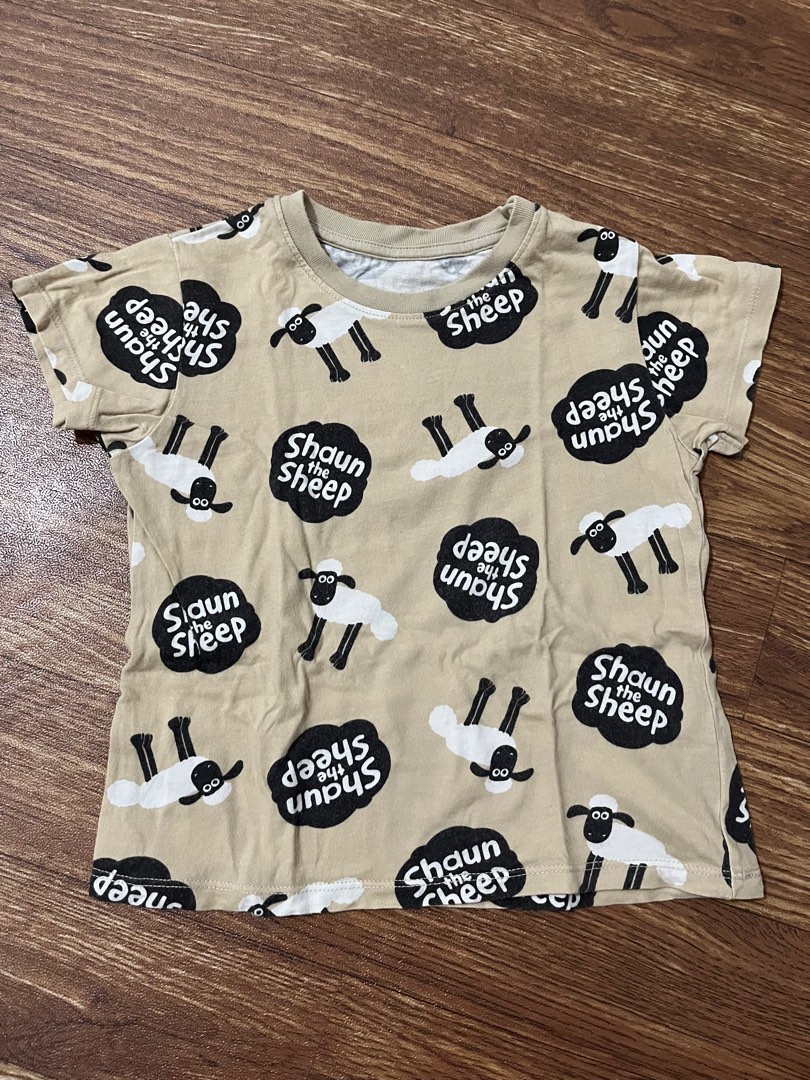 KAOS UNIQLO BABY SHAUN THE SHEEP, Bayi & Anak, Baju Bayi di Carousell