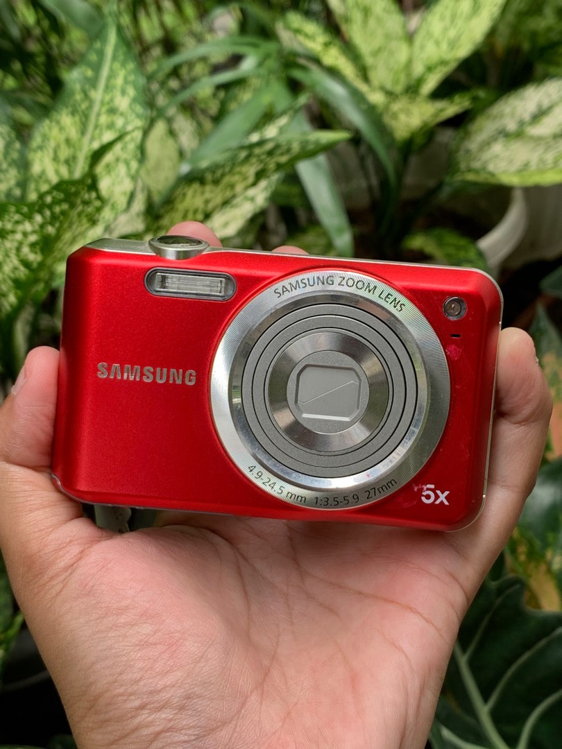 Samsung ES70 red digital camera digicam, Photography, Cameras on Carousell