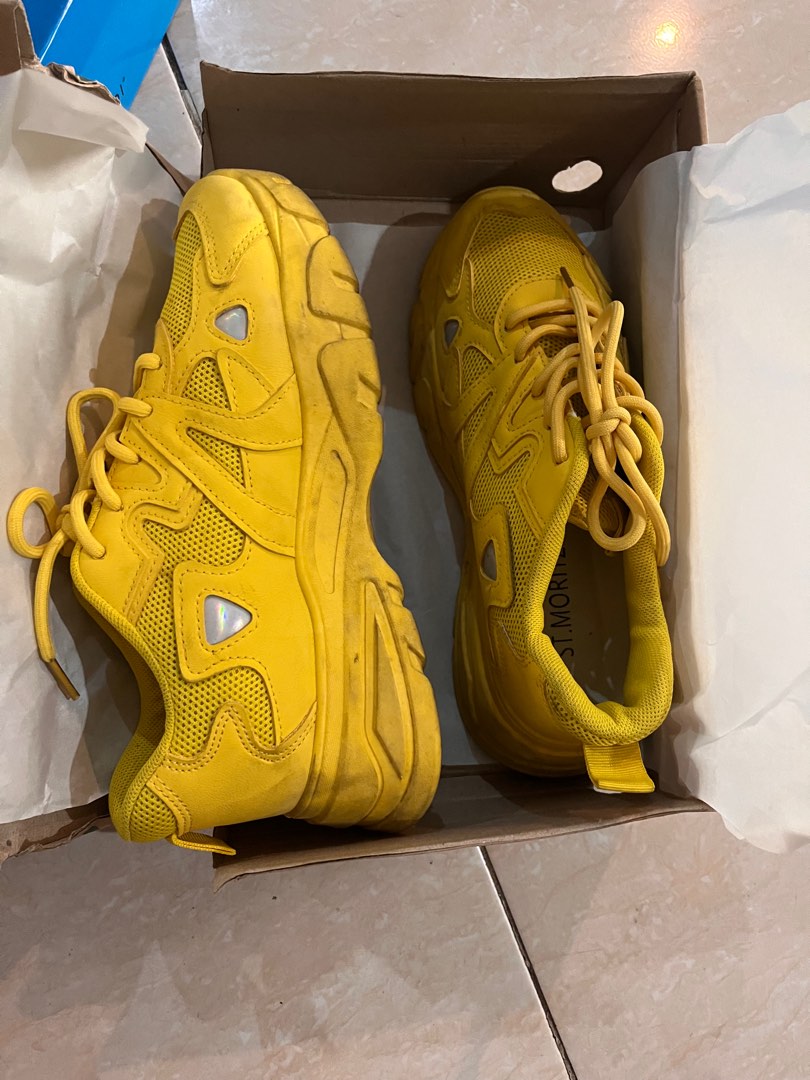 Sepatu Matahari Neon Kuning, Fesyen Wanita, Sepatu di Carousell
