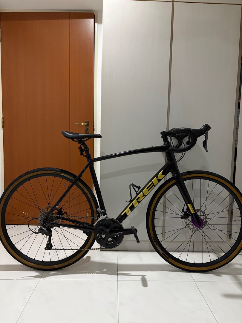 Trek Domane AL 2 Disc Road Bike, Sports Equipment, Bicycles & Parts ...
