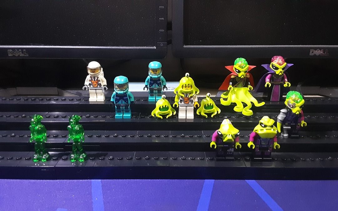 LEGO Alien Conquest and Mars Mission Minifig Set (RARE), Hobbies & Toys ...