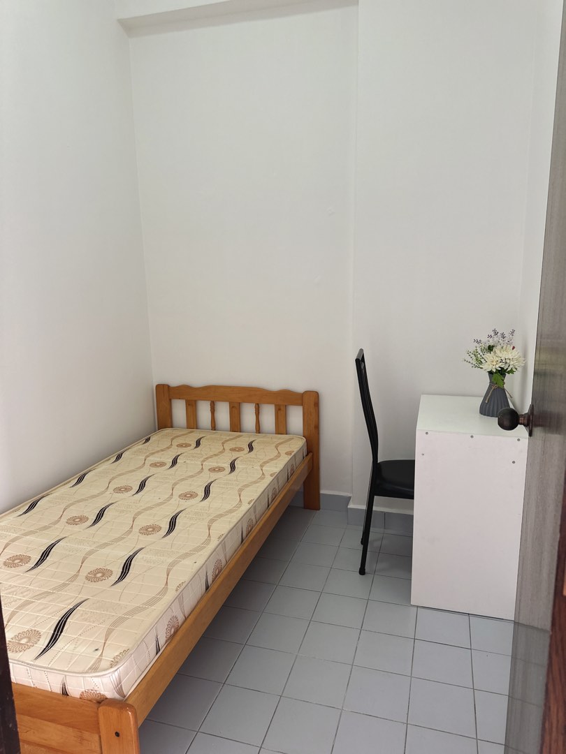 Pasir View Park small room for rent, Available from 1 Dec, fit for 1 ...