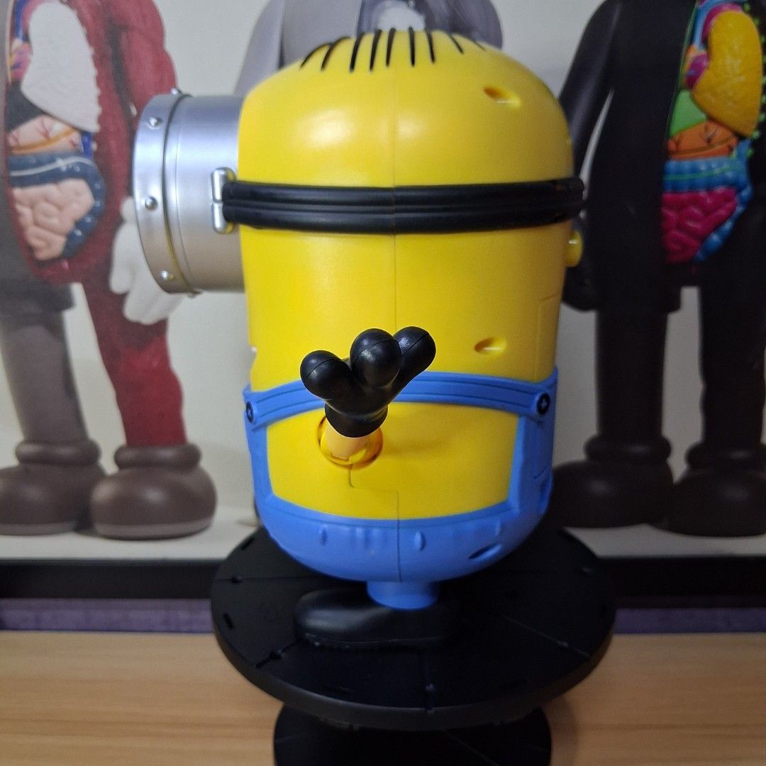 THINKWAY TOYS UNIVERSAL STUDIOS DESPICABLE ME DANCING STUART THE MINION ...