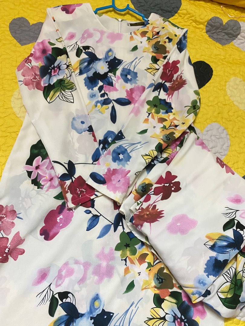 Kurung Corak bunga lawa, Women's Fashion, Muslimah Fashion, Baju Kurung ...